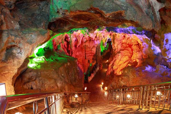 Photos, Images & Pictures of Silver Cave, Guilin China Photo Gallery